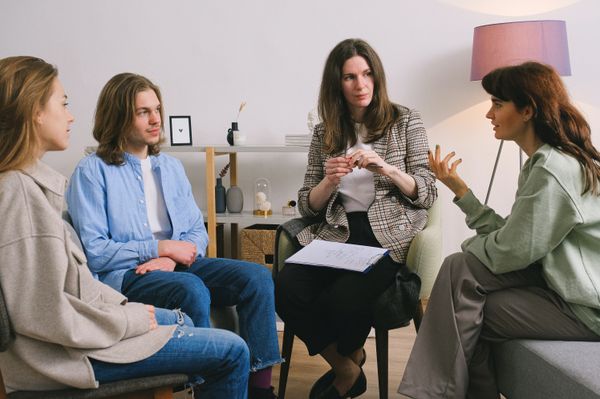 Workplace Peer Support Groups: Guidelines, Best Practices, and Benefits